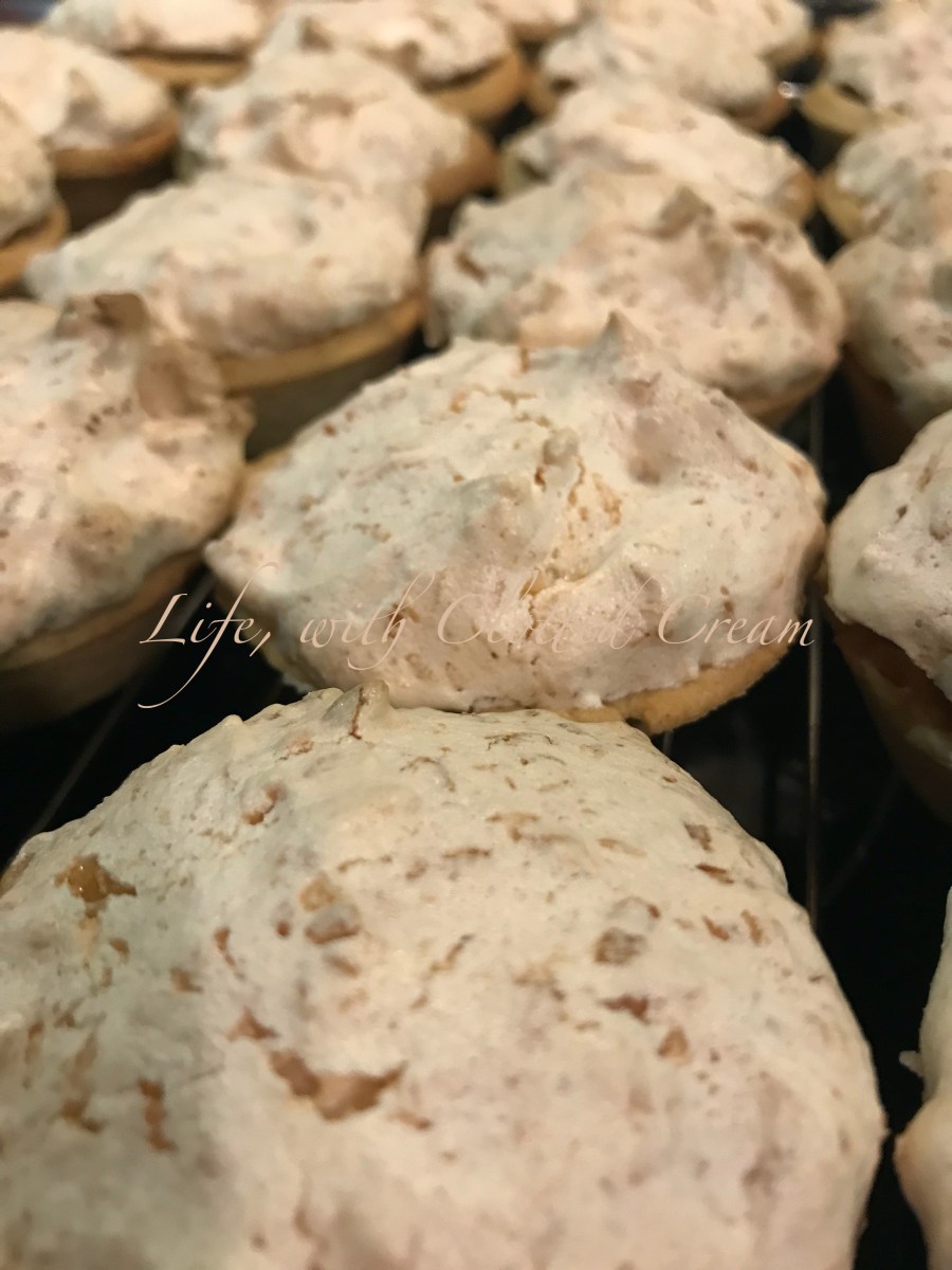Hertzoggies (Sweet South African coconut meringue pastry) – Life, with ...